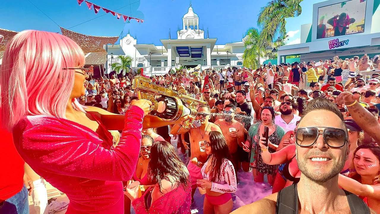 Riu Palace Punta Cana Has The CRAZIEST Hotel Parties! - Sex Resort Reviews